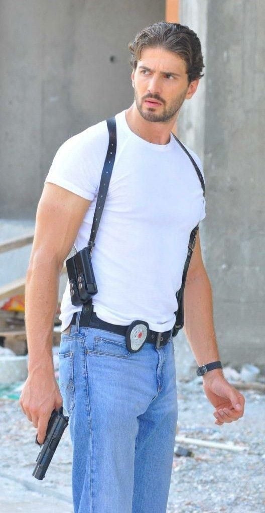 Dedektif Memoli: Fotoğraf Emre Kızılırmak isimlerini içeren 8 ...