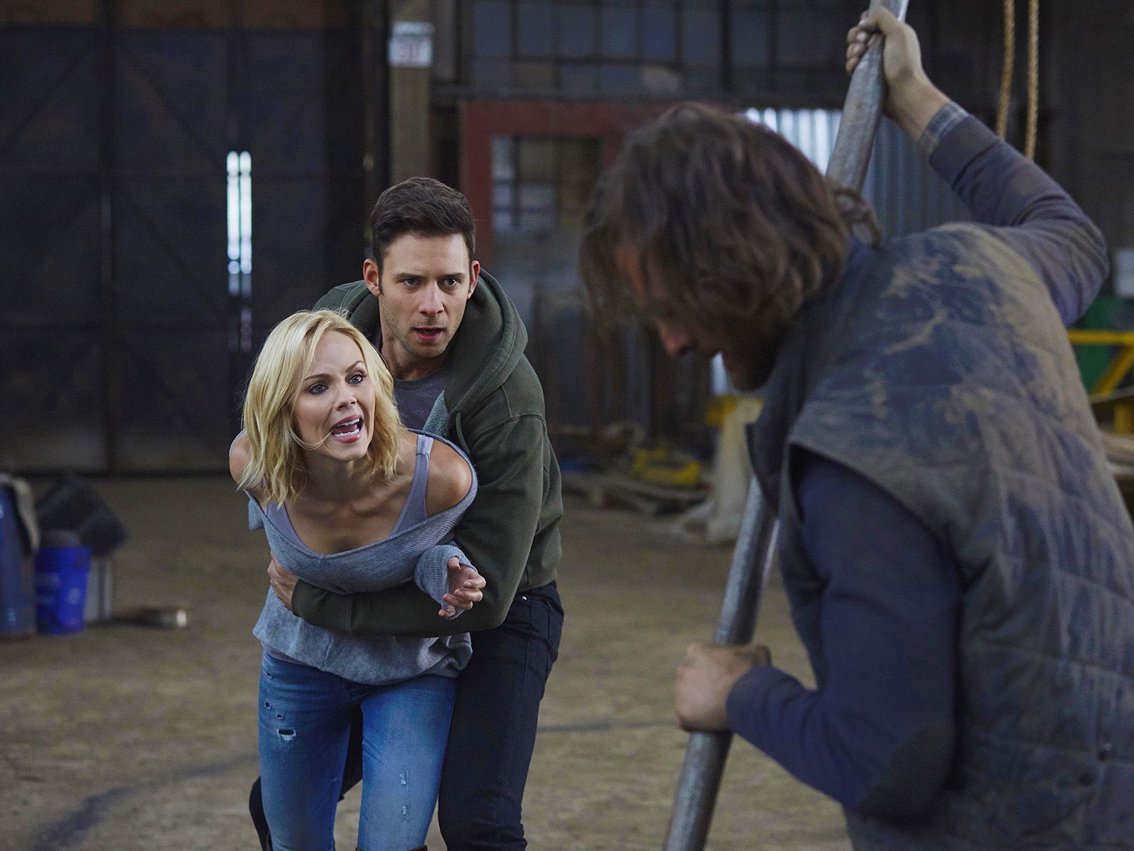 Bitten: Bitten : Fotoğraf Steve Lund, Laura Vandervoort isimlerini ...